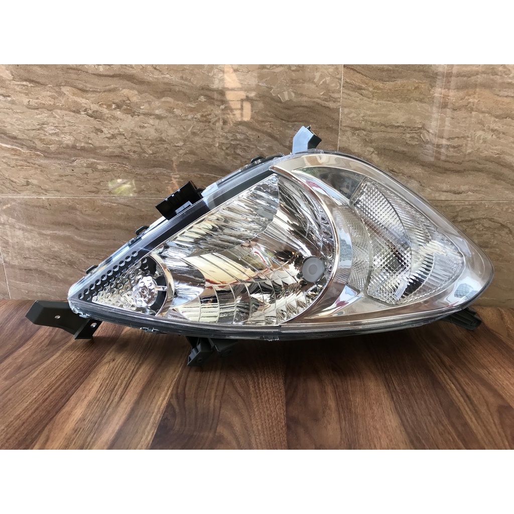 Jual HEAD LAMP ASSY INNOVA VVTI NEW 2004, 2005, 2006, 2007, 2008, 2009 ...