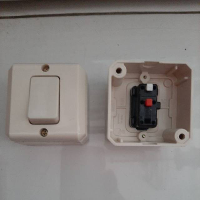 Jual Saklar Single merk Broco Pemasangan Permukaan | Shopee Indonesia