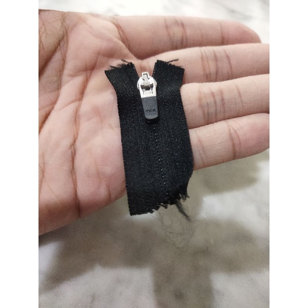 Jual Kepala Resleting YKK Terbalik Autolock No.3 C DSBYG Silver Karet | Shopee Indonesia