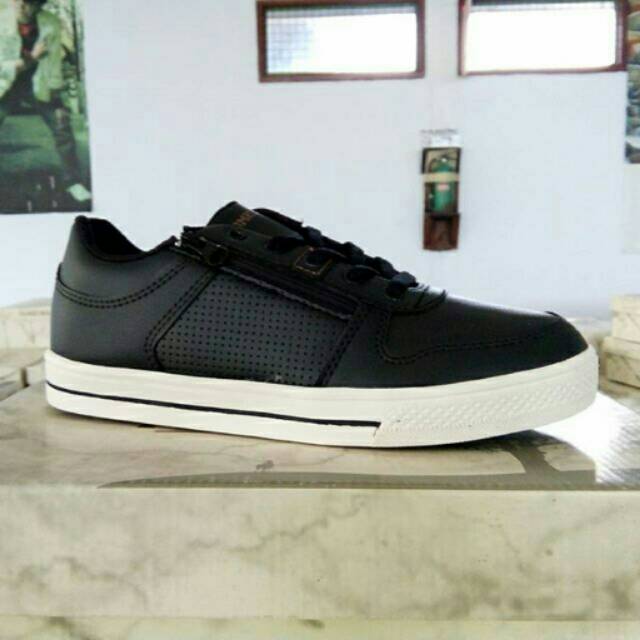 Jual Sepatu Tomkins Stronger Black White - Sepatu Olahraga - Sepatu ...