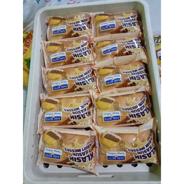 Jual sari Roti klasik kasur krim messes|roti kasur|sari roti | Shopee ...