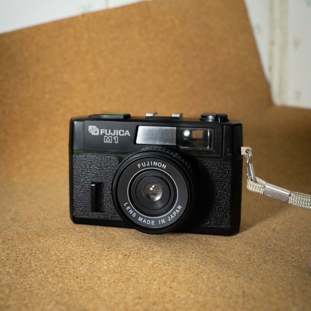 Jual FUJICA M1 HITAM ( backdoor aman !!) LIKE NEW !! KAMERA FILM KAMERA ANALOG | Shopee Indonesia