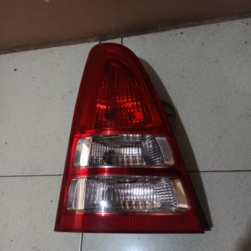 Jual stop lamp Innova lama tahun 2004-2007 kiri second copotan ORI ...