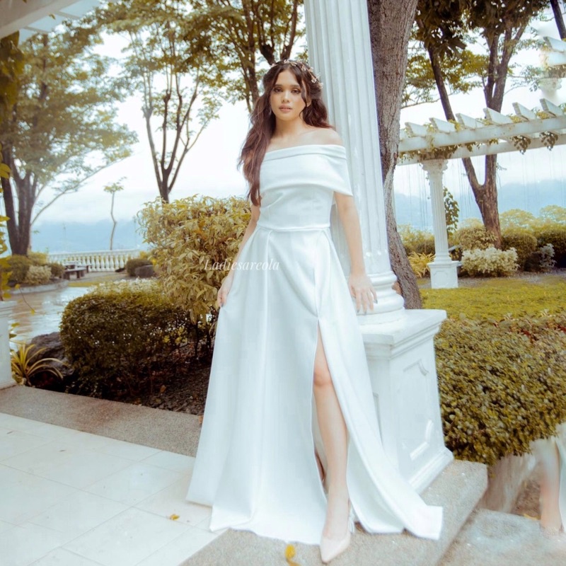 Jual MAHOGANY GOWN - Gaun pesta Flare A line maxi slit dress promnight ...