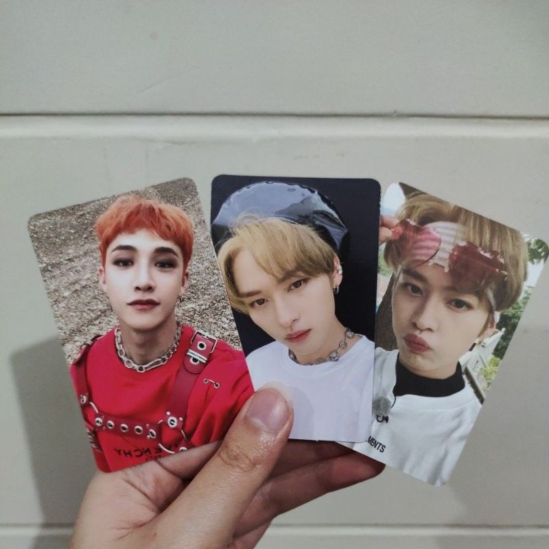 Jual pc stray kids noeasy bangchan lee know (ds, beret) photocard ...