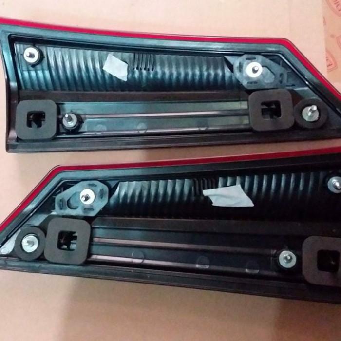 Jual Reflector Reflektor Lampu Stop Bagasi Mata Kucing Calya Sigra per ...