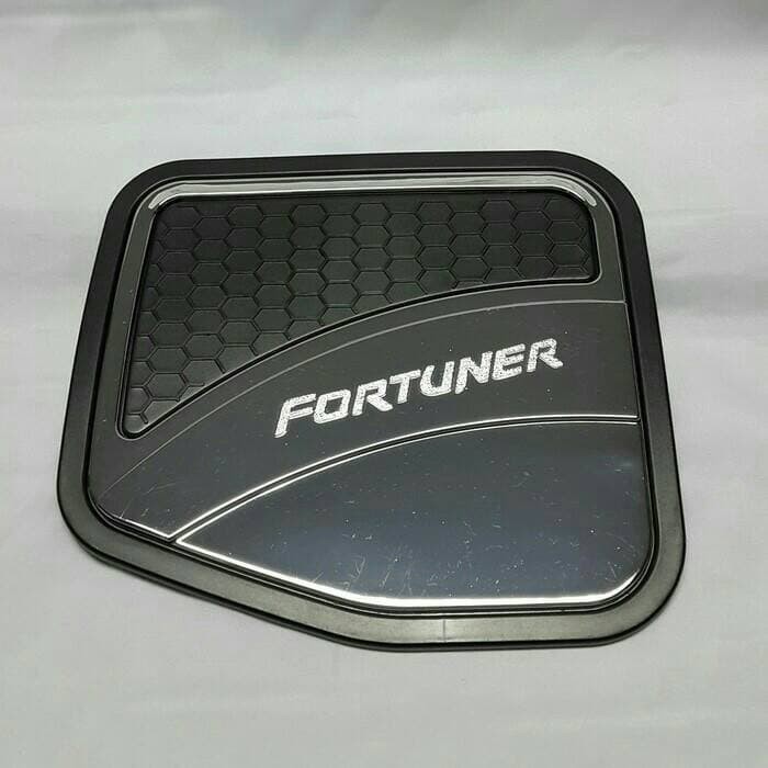 Jual tank cover tutup tangki fortuner Pintu tangki bensin mobil black ...