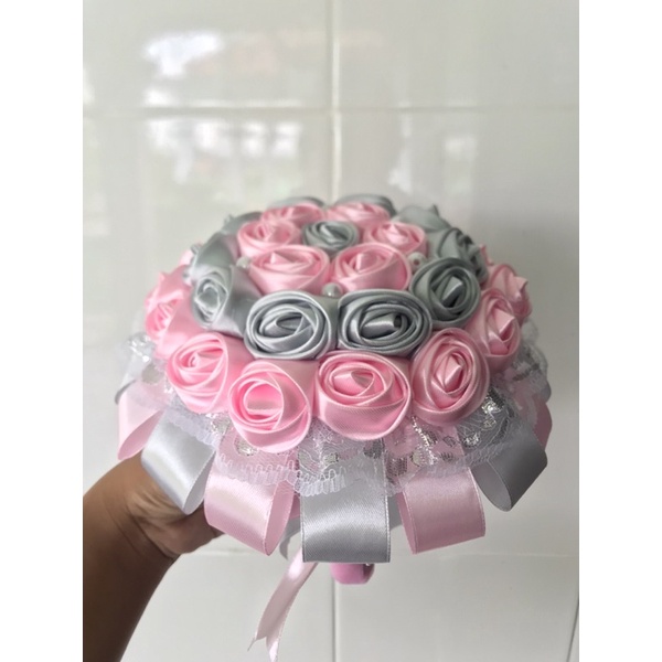Jual BUCKET BUNGA SATIN/BUNGA MAWAR/HAND BUKET/BUKET BUNGA | Shopee ...