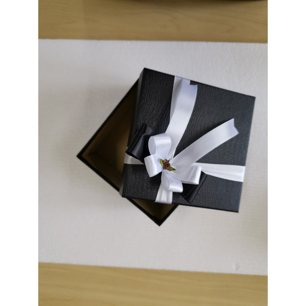 Jual Paket Gift Box Small & Greetings Card 15x15x10 (Wajib dengan jam ...