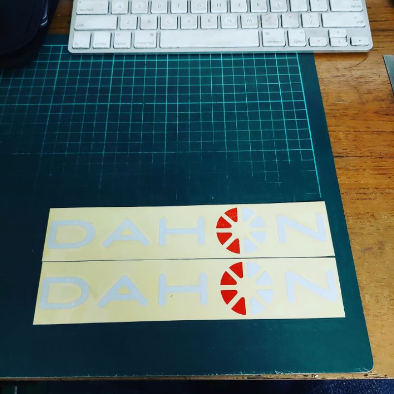 Jual Sticker Cutting Dahon lingkaran merah isi 2 pcs | Shopee Indonesia