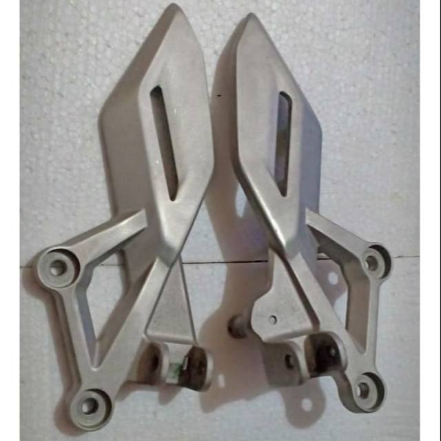 Jual foot step footstep dudukan step depan cb 150 r led original ...