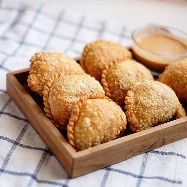 Jual SNACKS (PASTEL / RISOL) | Shopee Indonesia