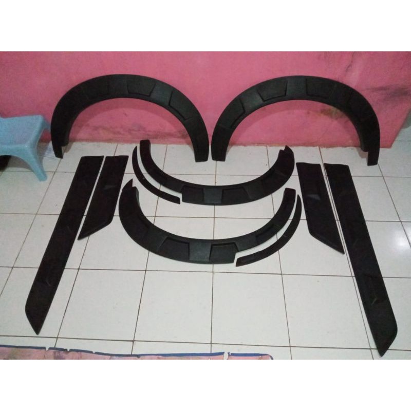 Jual over fender toyota all new rush /terios model rock pord 1set ...