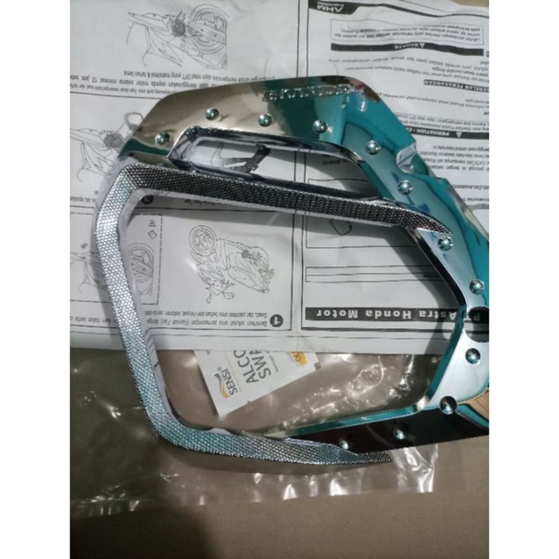 Jual Garnish Cover Radiator chroom Vario 125 old lama/ bholam KZRA ...
