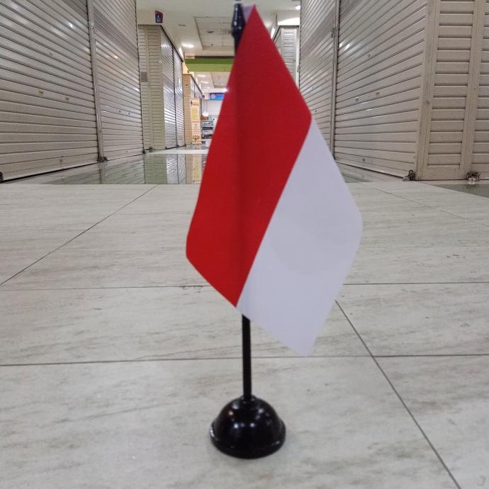 Jual """""] Bendera Meja Merah Putih Plus Tiang Kayu Dan Tatakan Bagus ...