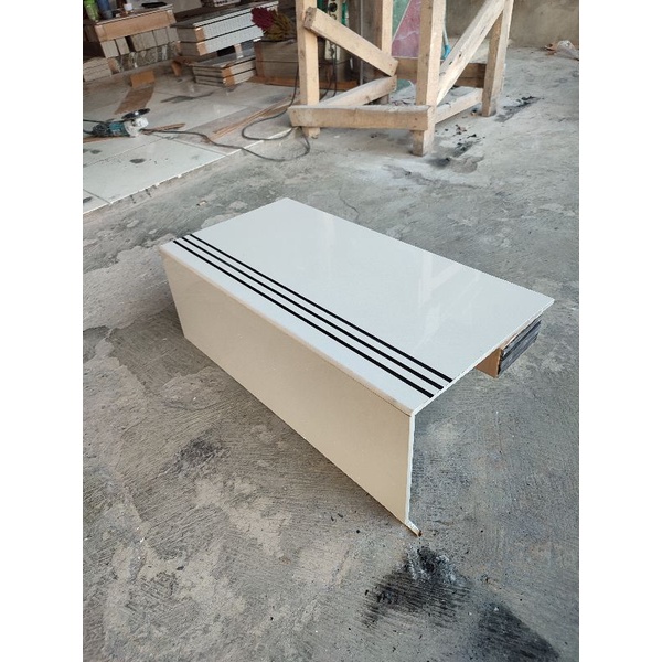 Jual GRANITE TANGGA 30X60 20X60 CREAM POLOS NOSING HITAM | Shopee Indonesia