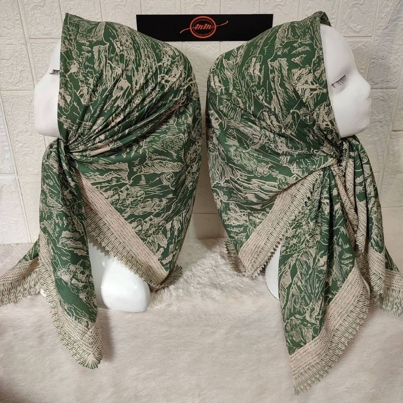 Jual HIJAB SEGI EMPAT VOAL MOTIF SCENE HIJAU KERUDUNG JILBAB MURAH ...