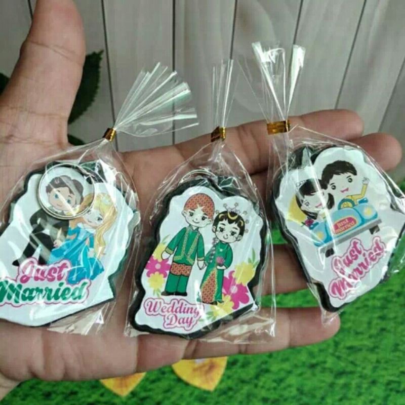 Jual souvenir pernikahan gantungan kunci wedding | Shopee Indonesia