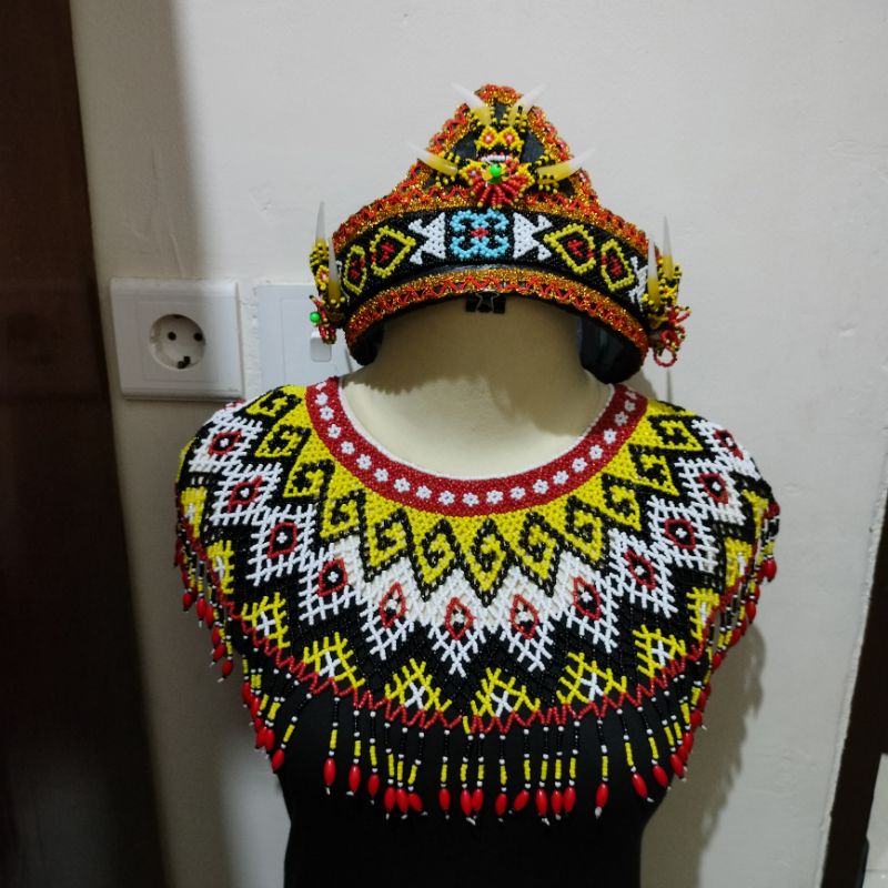 Jual satu set topi mahkota dan kalung dan anting dan rompi dada ...