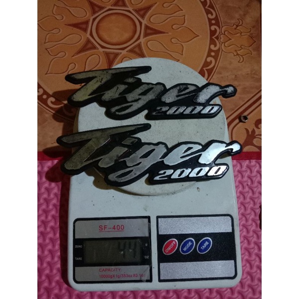 Jual emblem/logo tangki Tiger lama,Tiger lawas,Tiger 2000 original ...