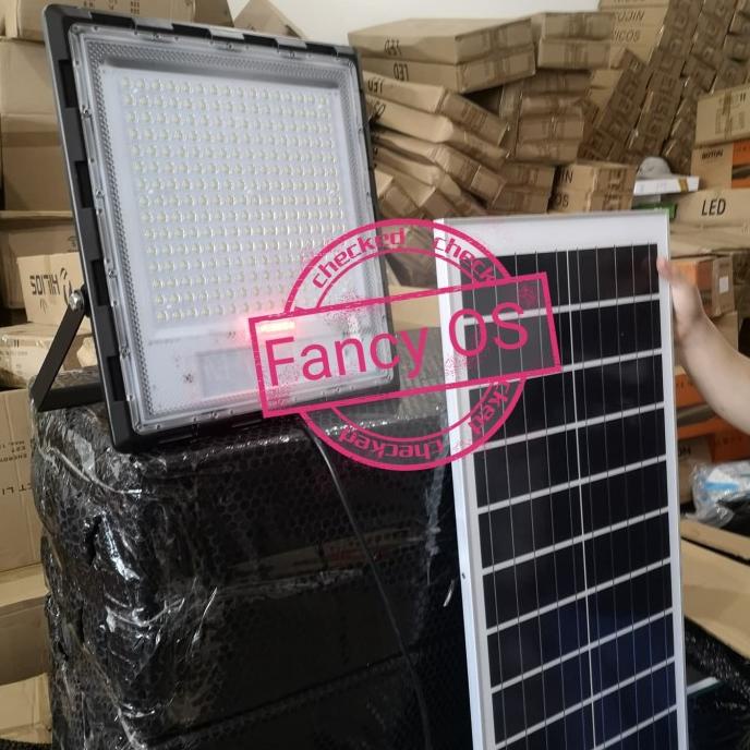 Jual Lampu sorot solar cell panel tenaga surya LED 300w 300watt komplit set | Shopee Indonesia