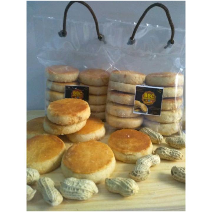 Jual Kue Kacang 300 gr Gurih Asli Enak Makyus Bintik Bidadari Cookies ...