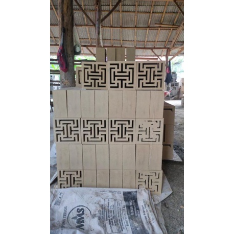 Jual poster/roster/modern/minimalis/lobang angin motif labirin putih ...