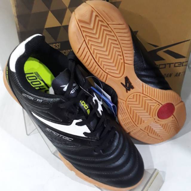 Jual Sepatu futsal hitam SPOTEC original | Shopee Indonesia