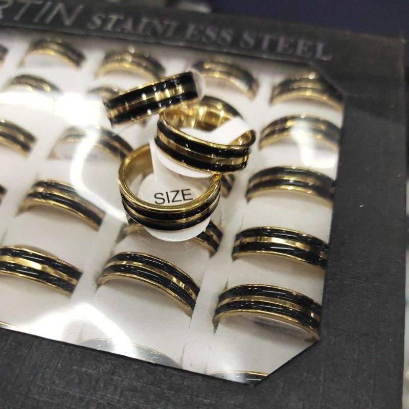 Jual Grosir!! Cincin Stainless Steel Tidak Karat Kuning list Hitam 6mm ...