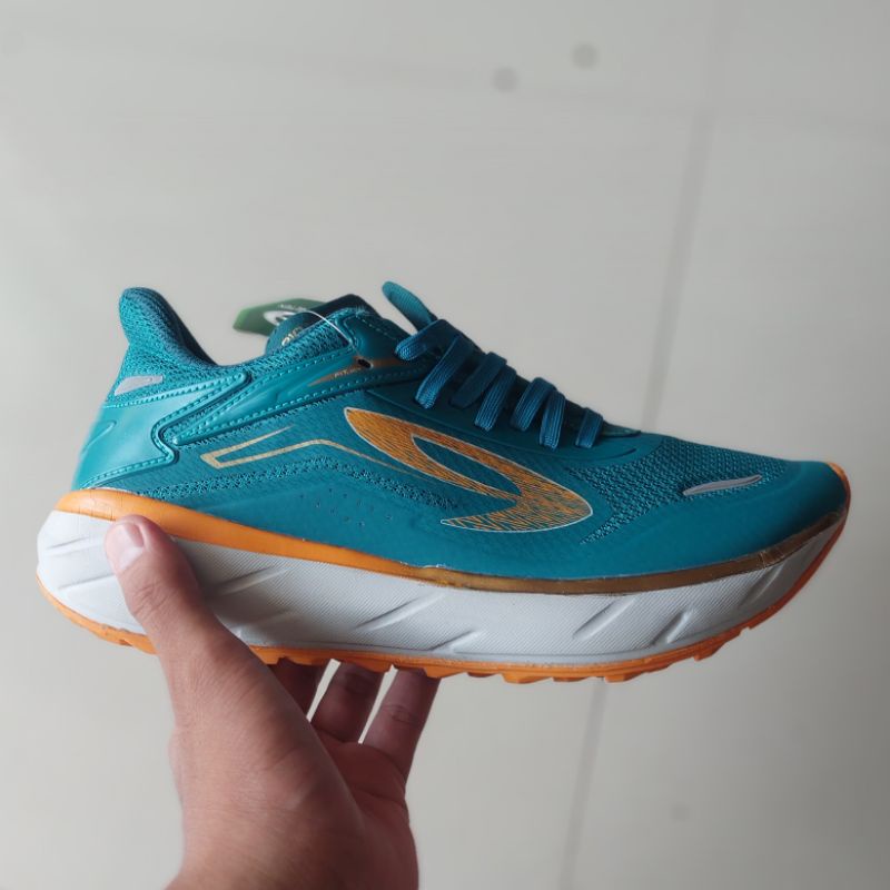 Jual Sepatu Lari 910 Nineten Yuza Riot Feral Evo Sepatu Trail Running ...