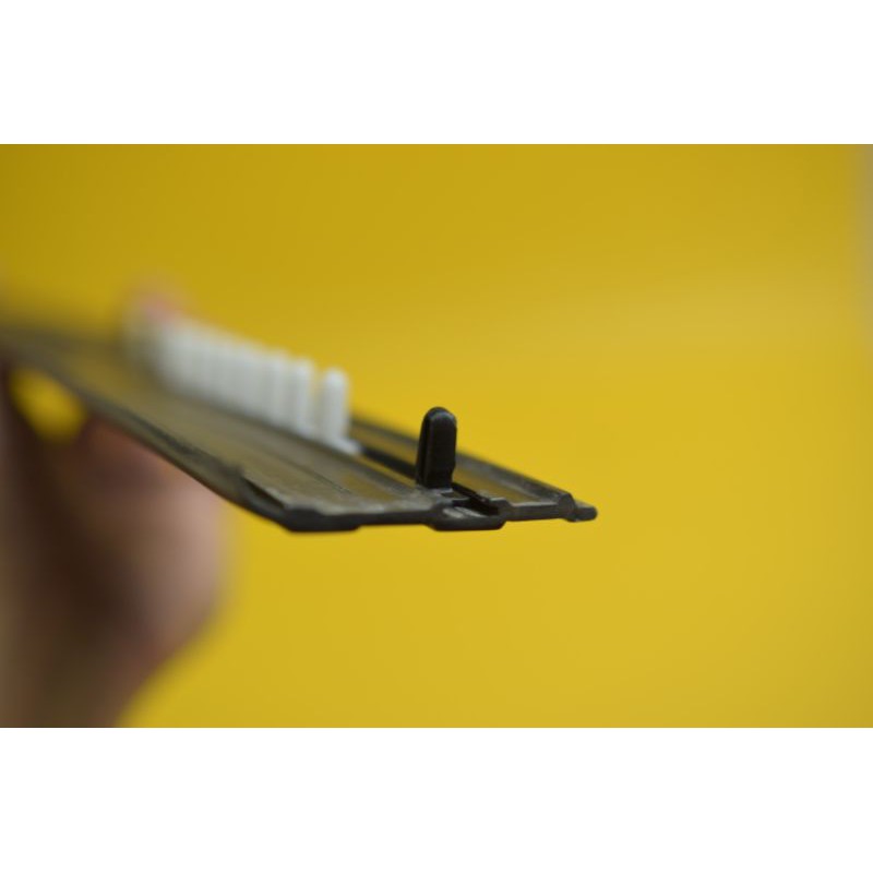 Jual BMW E30 door sill clip pengunci plate bawah pintu | Shopee Indonesia