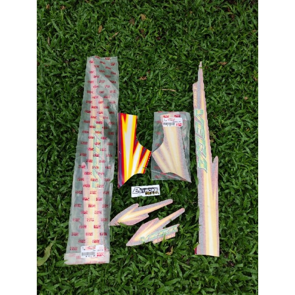 Jual striping grapic sticker list body vega lama 2000 merah original ...
