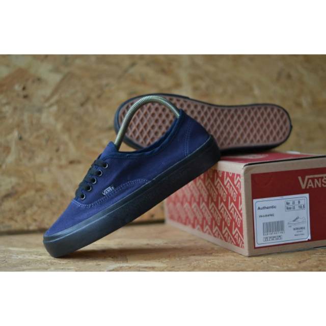Jual SEPATU VANS AUTHENTIC FULL BLACK HITAM POLOS WHITE PUTIH OLDSKOOL ...