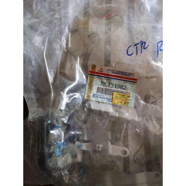 Jual door lock canter 100% original doorlock canter kanan MK434982 ...
