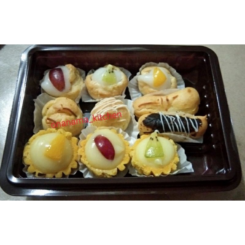 Jual Kue sus kotak isi 10 pcs sus buah, pie buah, eclaire mini termurah ...