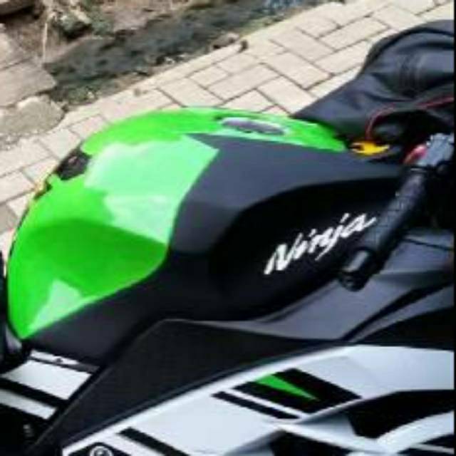 Jual Cover tangki ninja fi kondom tanki ninja 250 fi | Shopee Indonesia