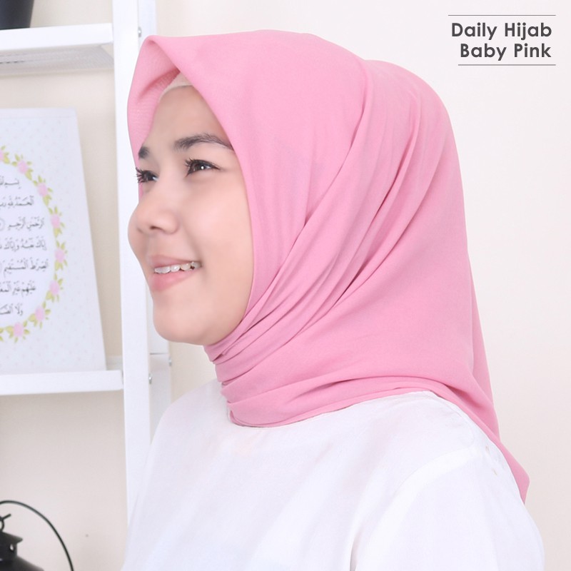Jual Daily Baby Pink Jilbab Segi 4 / Square by Hijab Mamah icis | Shopee Indonesia