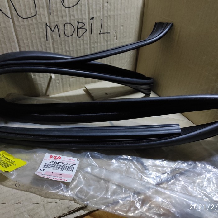 Jual Onderdil Mobil Run chanel atau Karet kaca pintu depan Karimun Wagon R | Shopee Indonesia