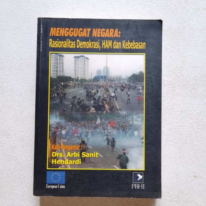 Jual Buku MENGGUGAT NEGARA: Rasionalitas Demokrasi, HAM & Kebebasan | Shopee Indonesia