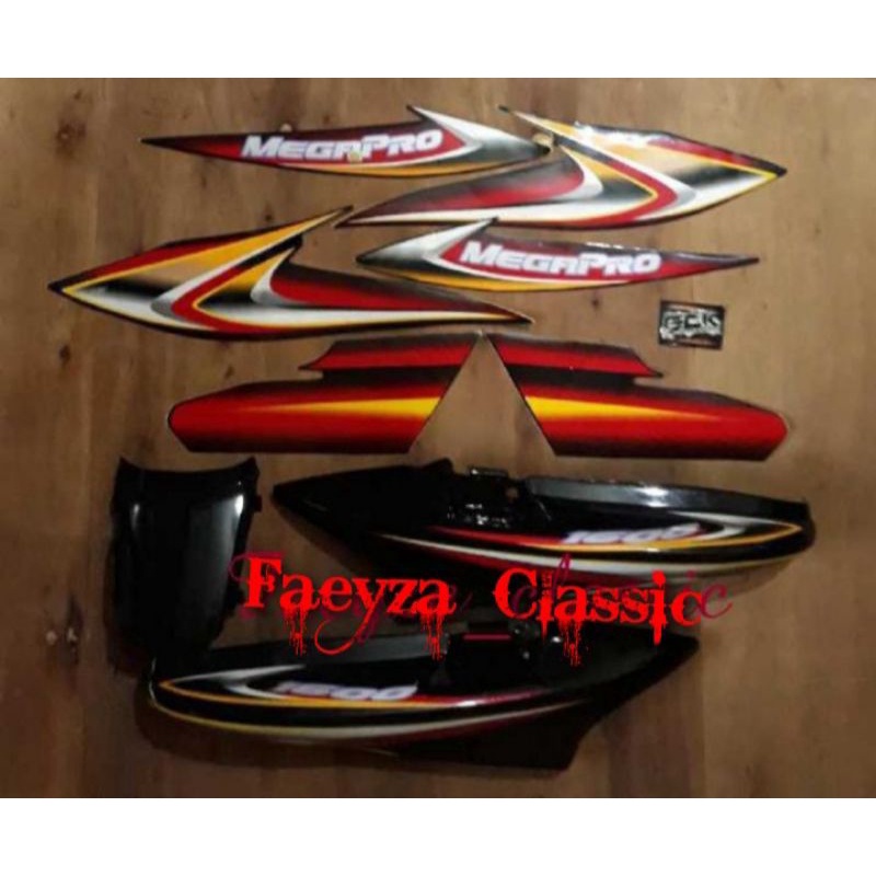 Jual Cover Body samping Honda Megapro lama / hiu tahun 2004 Merah sett ...