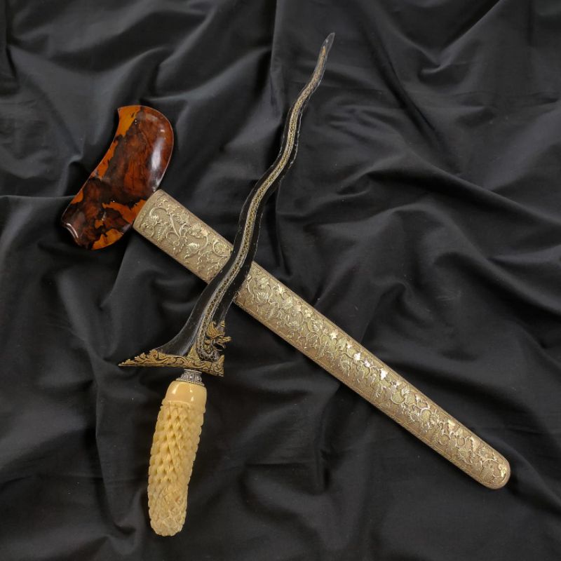 Jual Keris Nogo Rojo Naga Raja Luk 5 Kinatah Emas Pamor Keleng ...