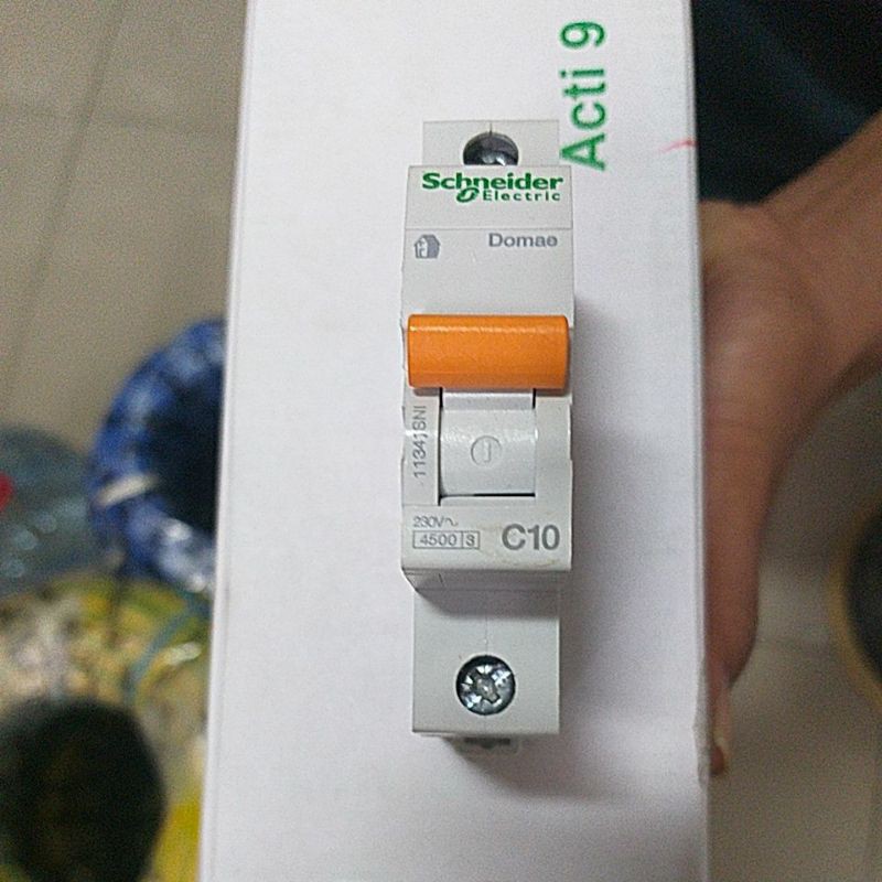 Jual MCB DOMAE SCHNEIDER 6A / 10A / 16A / 20A / 25A 1 PHASE SNI | Shopee Indonesia