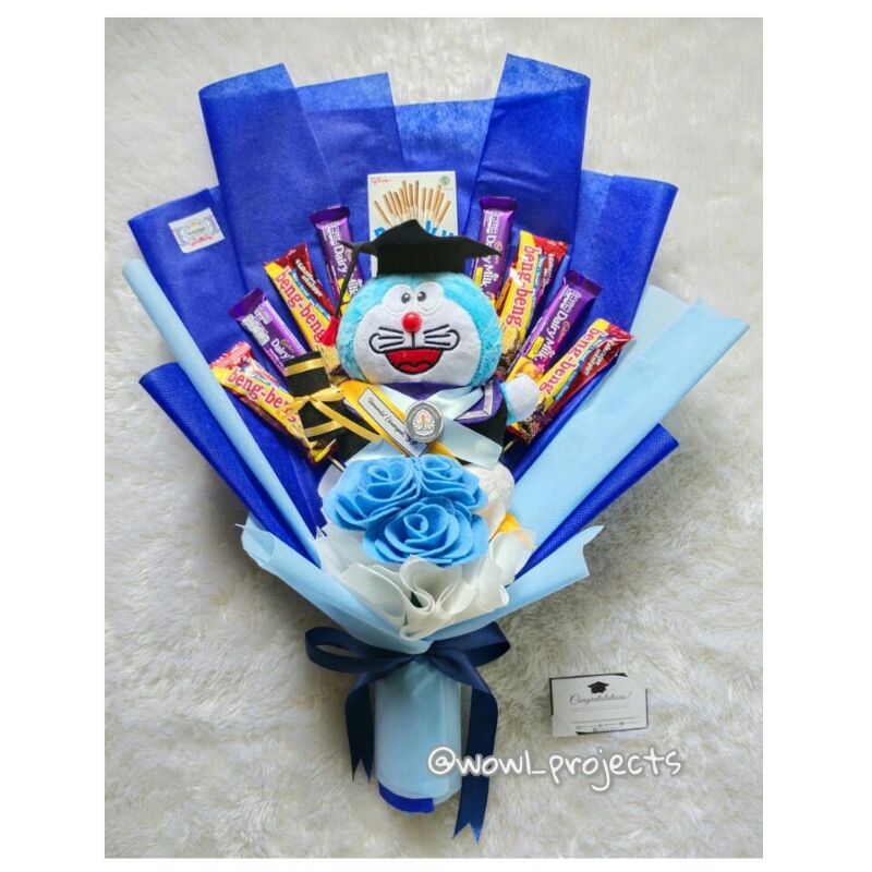 Jual Buket Boneka Doraemon Wisuda Snack Cokelat Buket Bunga Flanel ...