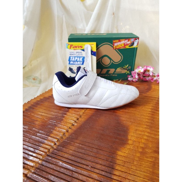 Jual SEPATU FANS ORIGINAL -XTRIAL (WHITE/NAVY) FREE LOCK UP,TAPAK ...