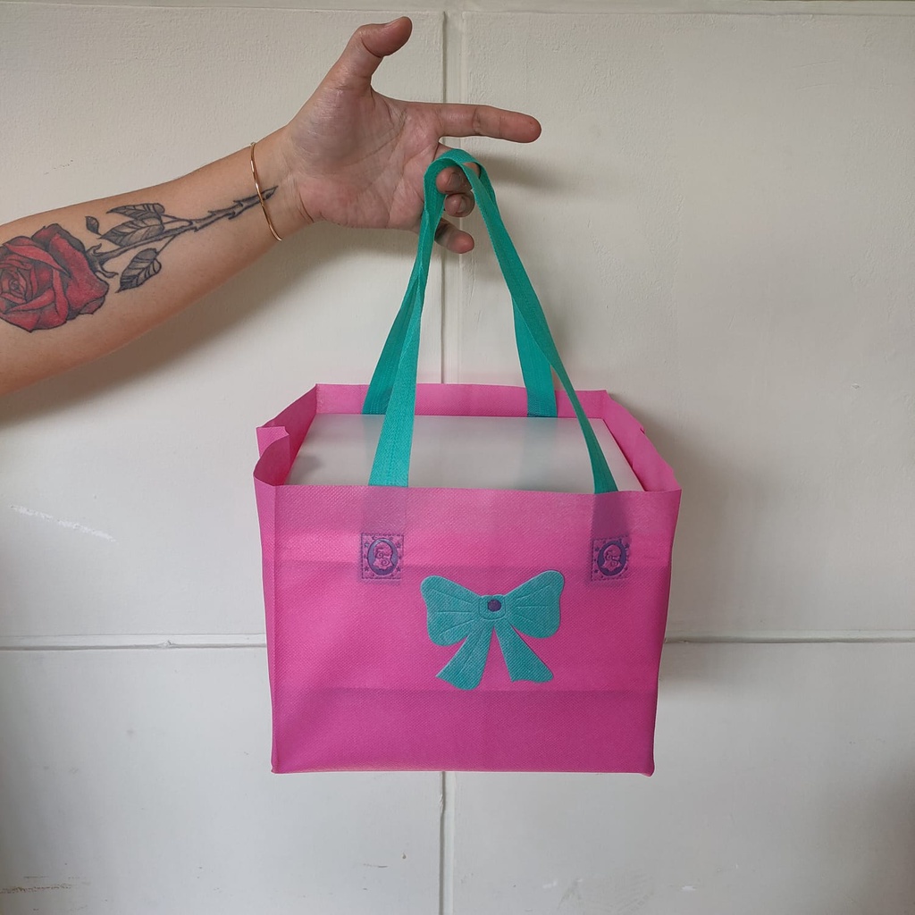 Jual Tas hajatan box nasi 22x22 20x20 dengan motif pita / tas kotak nasi 22x22 20x20 / tas kotak ...