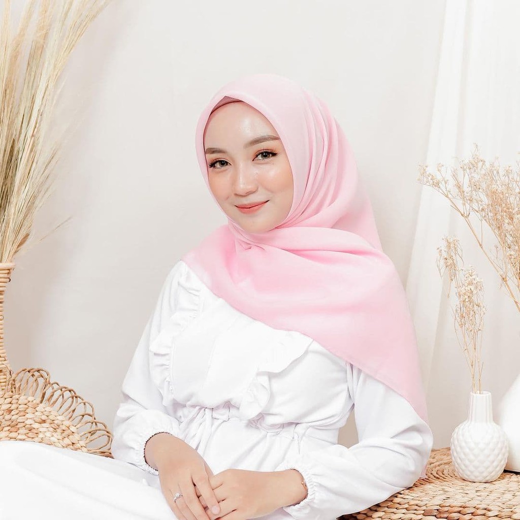 Jual Bella Square Hijab Segi Empat Warna Baby Pink Bahan Polycotton ...