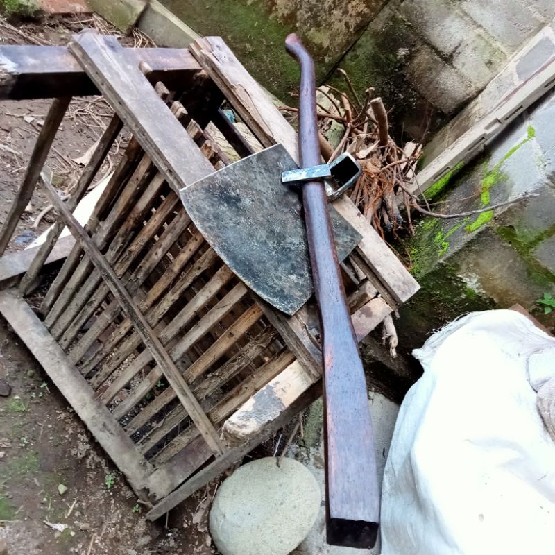 Jual Cangkul baja super ukuran besar Luyung kayu aren tua gratis ...