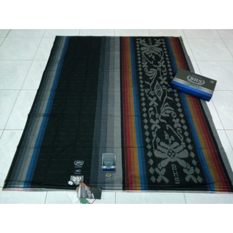 Jual Sarung BHS CLASSIC HITAM TUMPAL KEMBANG ADA TANDA TANGAN BARANG ...