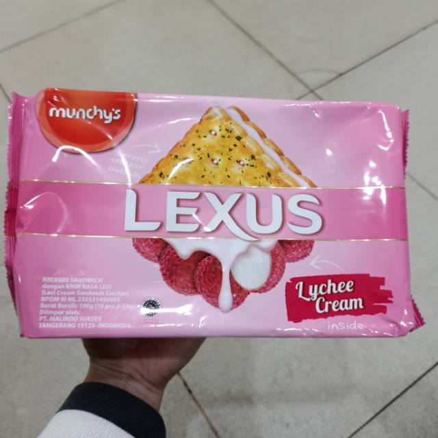 Jual BISCUIT LEXUS LYCHEE CREAM CRACKERS / KREKERS SANDWICH dengan Krim ...