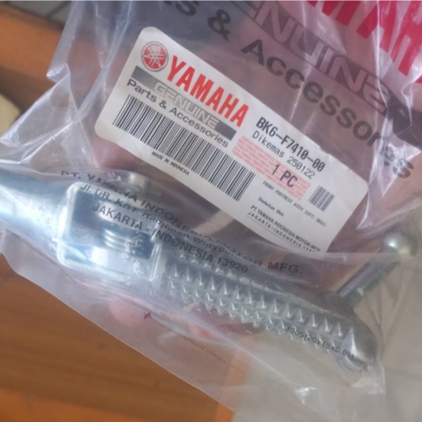 Jual Besi Footstep Depan Kiri Yamaha R15 VVA V3 BK6-F7410-00 | Shopee Indonesia